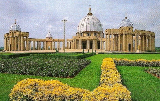 Actualités Basilique de Yamoussoukro : 25 ans après, ce que devient la ...